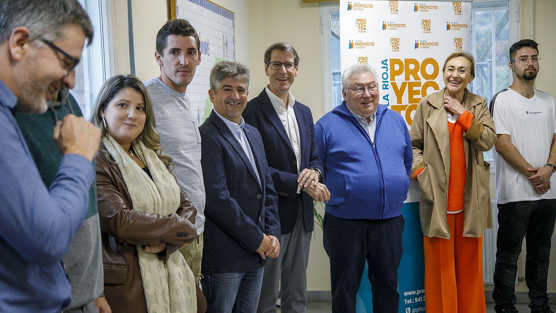 Capellán visita las instalaciones de Proyecto Hombre La Rioja | La Rioja